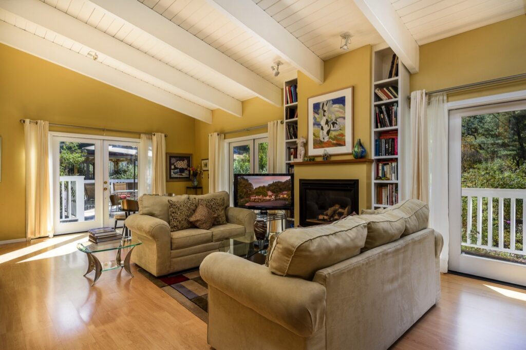 Pool House - Meadowlark Country House & Resort